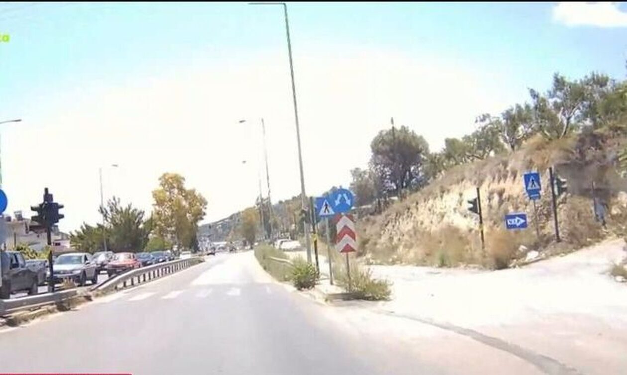 Αγροτικό παραβιάζει κόκκινο φανάρι και τρέχει με ιλιγγιώδη ταχύτητα ...